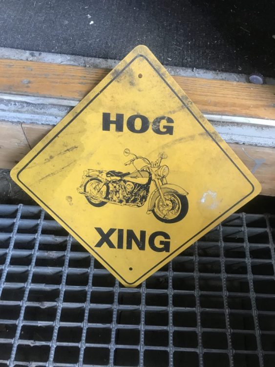 Hog xing sign – Oldstuff